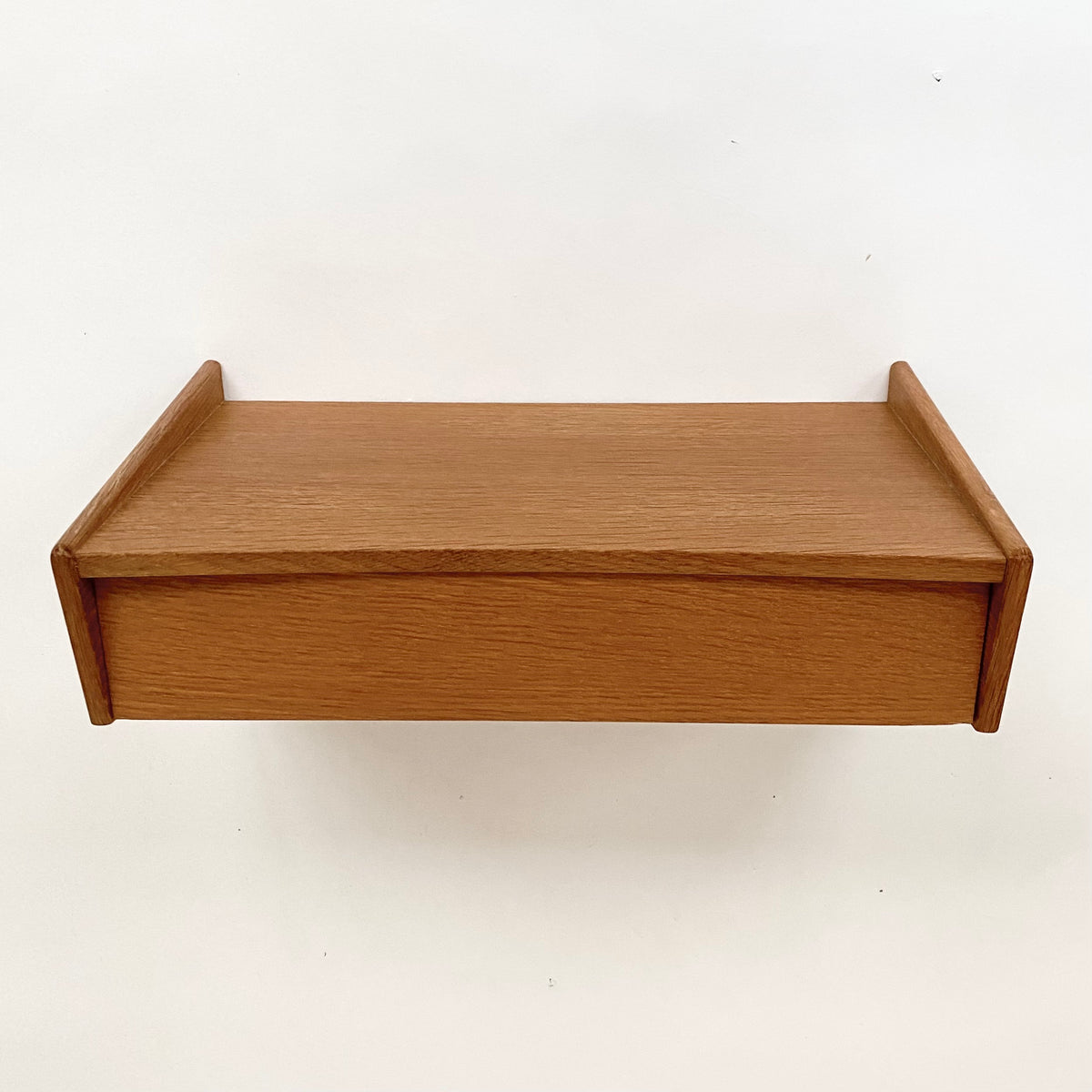 Chevets muraux scandinaves en chêne vintage 60 – lebureaudesobjets